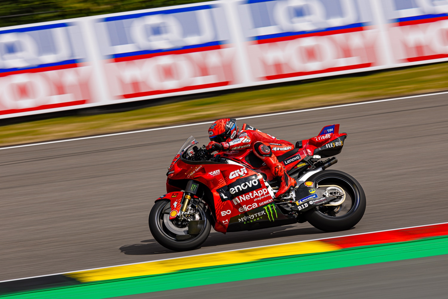 Márquez Fights For Wet Weather Pole - The Girls Who Eat, Breathe and ...